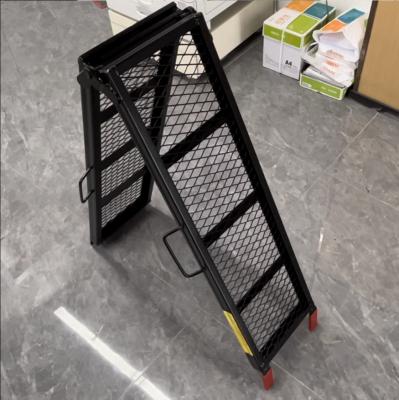 China Folding Loading Ramp 500lbs Capacity 206x28cm for Trucks ATV with Anti Skid Fingers for sale