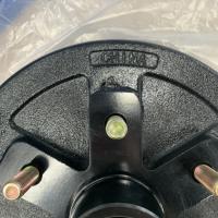 China Cupped Studded Trailer Drum Brake Hub 6 on 5.5 Inch 3500 lb Capacity for sale