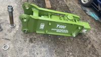 China 4-7 Ton Excavator Hydraulic Breaker Right Angle with Accumulator Kanggong 68 for sale