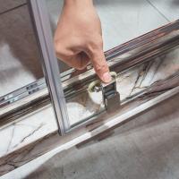 China Anti Jump Sliding Door Shower Room 6-10mm Glass Enclosure for sale