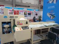 China Pillow Comforter Cushion Rolling Packing Machine 3900mmx650mmx970mm for sale