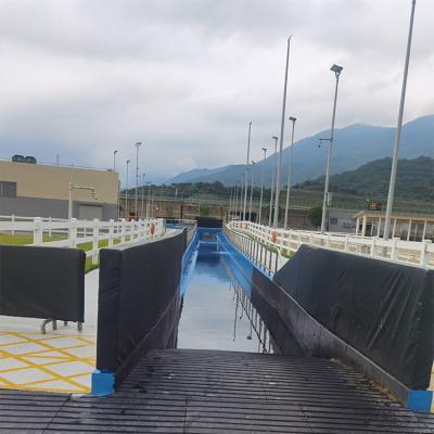 China Cushion Rubber Mats Protect Your Horse To Injure 800*200*20mm Embedded With 5 Mm/4 Mm Steel Plate for sale