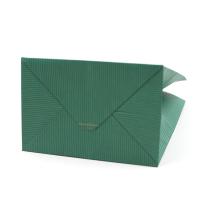 China Custom Plain Kraft Paper T Shirt Bags with Handles UV Coating Spot Varnishing 110gsm for sale