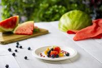 China Round Kraft Paper Plate Freezable Waterproof For Party Dinnerware for sale
