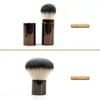 China Portable Palm-Sized Makeup Brush with Tri-Color Nylon Bristles and Aluminum Metal Handle for Professional Use for sale