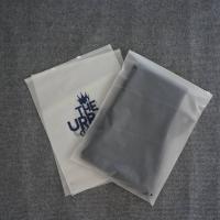 China Custom Frosted PE Zipper Bags for T-Shirts & Swimwear - Recyclable Packaging with Custom Logo & Thickness Options for sale