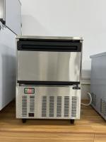 China BLG 100kg Air-Cooled Commercial Ice Machine with Full Cube Ice Production for Shops and Restaurants for sale