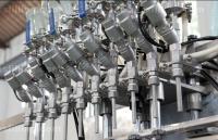 China Bottle Capping Automatic Motor Oil Filling Machine 3kw 2000BPH for sale
