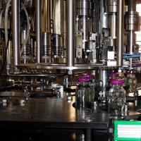 China Electric Driven 380V 18000 Bottles/Hour Juice Filling Machine for sale