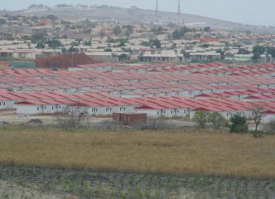China Steel Structure Prefabricated Angola Civil House - 69.93㎡ Area, 10.08m Length with V-950 Sandwich Panels for sale
