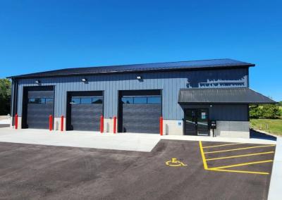 China Custom Prefabricated Steel Structure Building with Q355/Q235 Steel, 30-45 Day Delivery for Industrial & Residential Use for sale