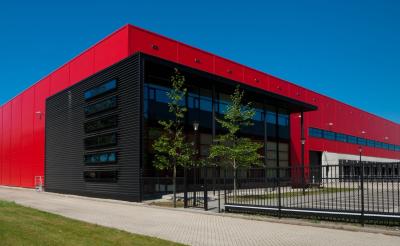 China Q235 Q345 Prefab Industrial Steel Building with Metal Wall Cladding 50mm Panel for sale