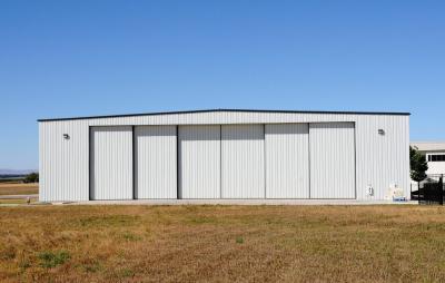 China Custom Height Q355B Q235B Steel Structure Prefab Aircraft Hangar with Sliding Doors - 30-50m Span Capacity for sale
