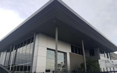 China Custom Prefabricated Steel Structure Warehouse Building with 60m Spans and 15MT Crane Capacity Options for sale