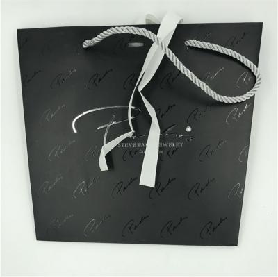 China Custom Kraft Paper Gift Bags with Foil Stamping 157-250 GSM for Jewelry Packaging for sale