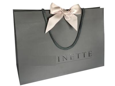 China Custom Jewelry Paper Bags 230gsm Dust Proof Portable Shopping Bags with Logo for sale
