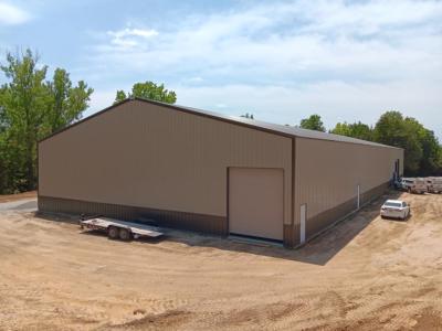 China Rockwool Insulation Q345 Steel Grade Metal Warehouse Building With Round Bar Brace for sale
