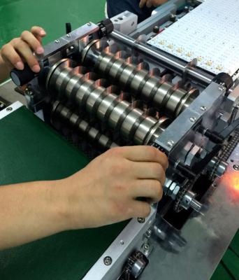 China Professional YSVJ-650 High Precision PCB Separator Machine & LED Board Cutter for SMT Assembly Line for sale