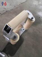 China Heavy Duty Framed Cable Roller with Corrosion Resistant Galvanized Steel Frame and Multiple Nylon Rollers for sale
