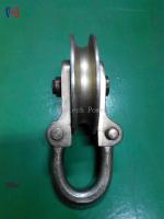 China Single Sheave Stringing Block with Galvanized Steel Frame Precision-Machined Sheave and Heavy-Duty Shackle Connection for sale