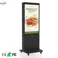 China Outdoor Double-Sided Digital Poster Display 1800nit Battery Powered 10H Portable Signage IP66 Waterproof 43 Inch for sale