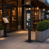 China 32 Inch Outdoor Drive Through Ordering Kiosk IP65 2500nits Floor Standing for Fast Food Chains for sale