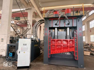 China Hydraulic Scrap Metal Shear 700 Tons 25 MPa 3x A4V-250 Pumps Water-Cooled Oil Cooler for sale