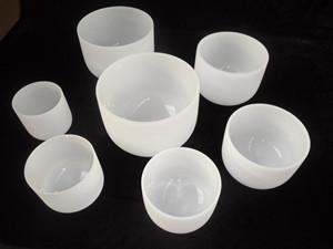 China 99.9% Pure Quartz Crystal Singing Bowls 8-14 Inch with Carrying Case and Suede Mallet for Chakra Healing for sale
