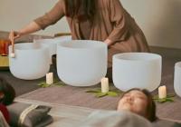 China 99.99% Pure Quartz Crystal Singing Bowl 8-14 Inch for Sound Healing and Chakra Balancing for sale