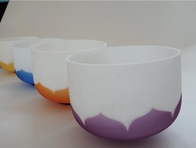 China Frosted Quartz Crystal Singing Bowl Set 7 Pcs 6-12 Inch Lotus Chakra Design 7 Notes C to B for sale