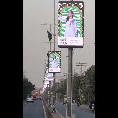 China P2.5 Outdoor Pole LED Display 6000-10000 cd/m² Brightness IP65 Weatherproof for Advertising for sale