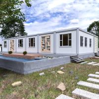 China Portable Living Container with 50-100mm Insulation Panels, 3500x8000mm Size Options for Residential and Commercial Use for sale