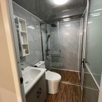 China Custom 20ft 40ft Expandable Portable Prefabricated Container House with Steel Frame and 50mm EPS Wall Panel for sale