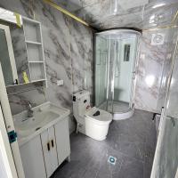 China Luxury Prefab Container House 20ft 40ft Modular Home with Bathroom Steel Frame Solar Ready for sale