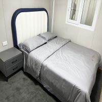 China 20ft Expandable Container Home with Balcony - Grade 11 Wind Resistance & 50mm Insulation Panels for sale