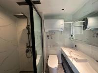 China Luxury Resort Container House with Terrace & Bathroom - 3500mm x 8000mm Size, Rock Wool Insulation for sale