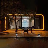 China Galvanized Steel Frame Apple Cabin House with Dry-Wet Separation Bathroom 20ft for sale