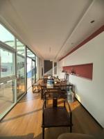 China Folding Container House 50mm Insulated Steel Structure Prefab Living Unit for sale
