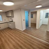 China 20ft Flat Pack Container Homes Prefab With Two Bedrooms For Home Villa Mall for sale