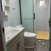 China Custom Prefabricated Luxury Living 2-Bedroom Expandable Container House for sale