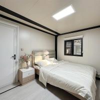 China Custom Prefabricated Luxury Living 2-Bedroom Expandable Container House for sale