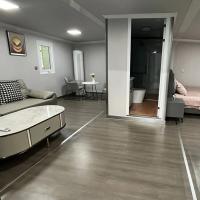China Customizable Modular Home 20FT Portable Expandable Container House for sale
