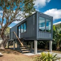 China Flat Pack Container House Eco-friendly  With Steel Structure Customizable Wall Panels For Modern Living for sale