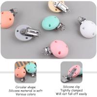 China BPA Free Pacifier Chain Clip Food Grade Silicone Baby Teething Pacifier Clip for sale