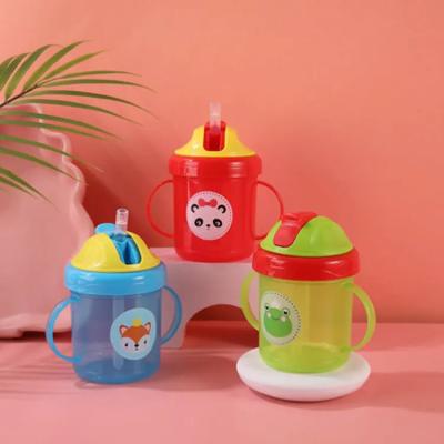 China Kids Training Infant Sippy Cup Leakproof Portable Baby Water Bottle With Straw for sale