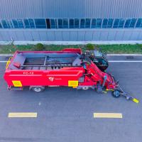 China UHAND FC-10 10 m³ Capacity Autonomous Feed Collection Machine with Rotary Auger Pickup and Bilateral Hydraulic Re-Spreading for sale