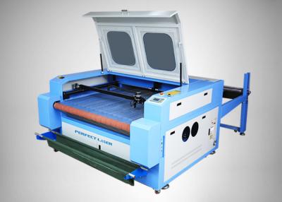 China Automatic  LCD Touch  C02 Laser Cutter For Fabric And Garment Industry  With 1 Year Warranty for sale