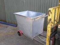 China 350kg Low Profile Dump Hopper Forklift Attachment Metal Self Dumping Hoppers for sale