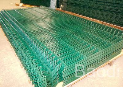 China Triangle Curved Welded Steel Fence Panels Vinyl Spray 1.03m Height 2.0m Length for Machine Protection for sale