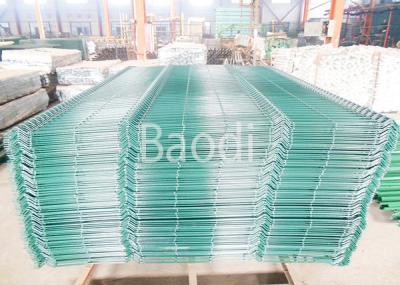 China Decorative Curved Green Welded Wire Mesh Fence 1.03m Height 3.85mm Wire Diameter for sale